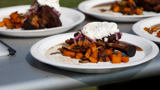 Little Rock Wrangle | BBQ Blitz | Food Network