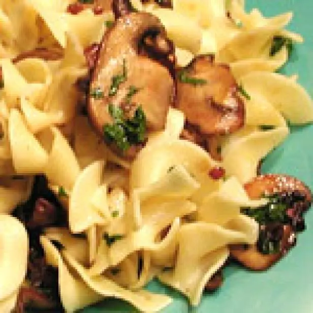 Egg Noodles with Mushrooms Recipe | Rachael Ray | Food Network