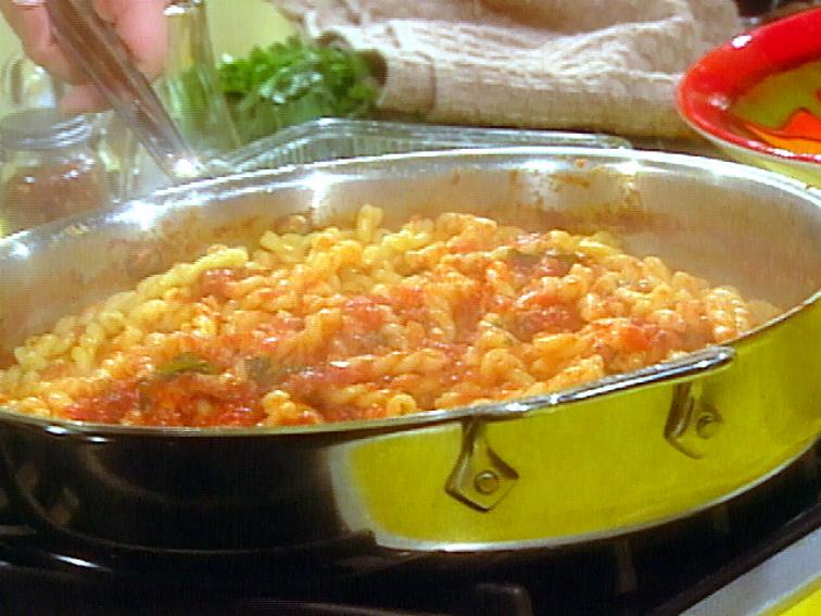 Gemelli with Roasted Red Pepper Sauce Recipe | Rachael Ray | Food Network