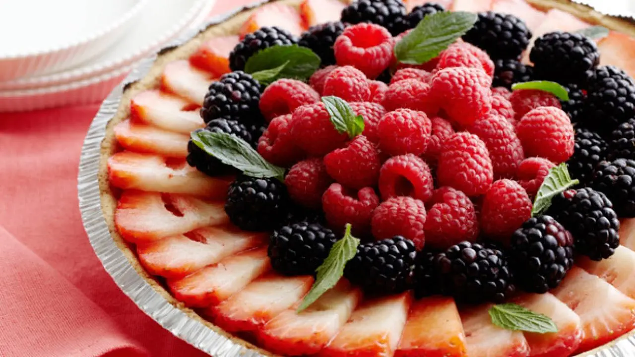 10 Minute Fruit Tart Recipe | Rachael Ray | Food Network