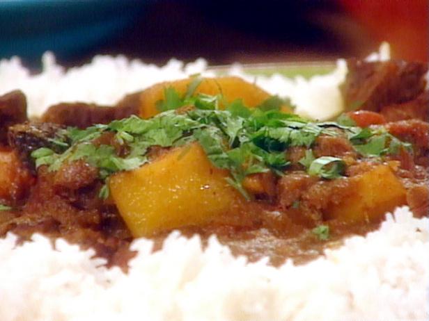 Lamb with Whole Spices and Onions: Kharu Gos Recipe | Food Network