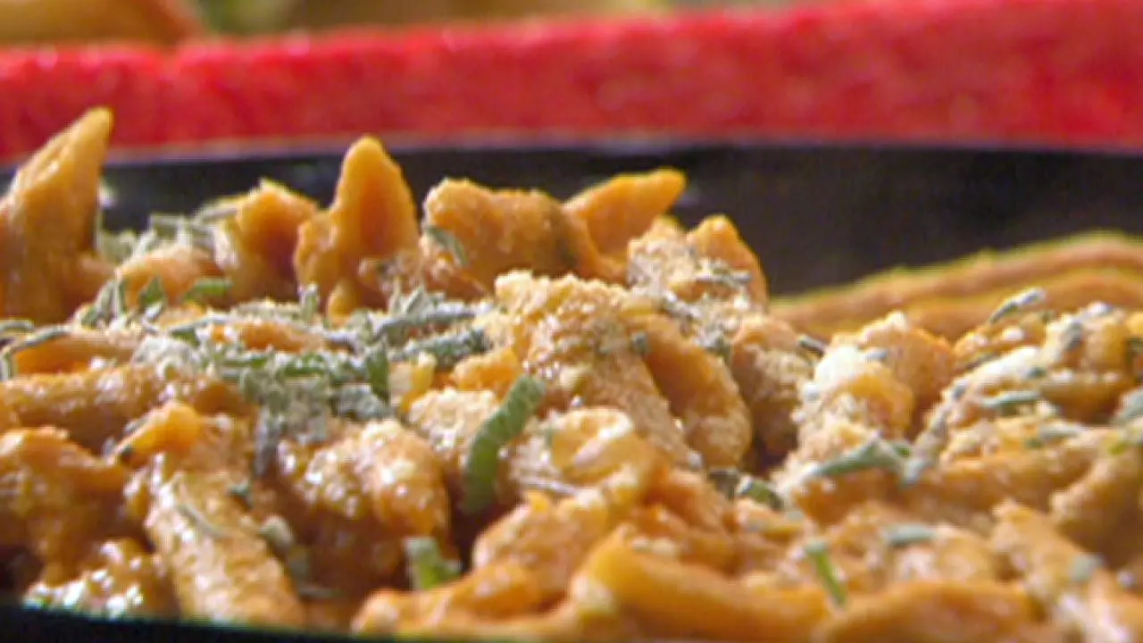 Penne-Wise Pumpkin Pasta Recipe | Rachael Ray | Food Network