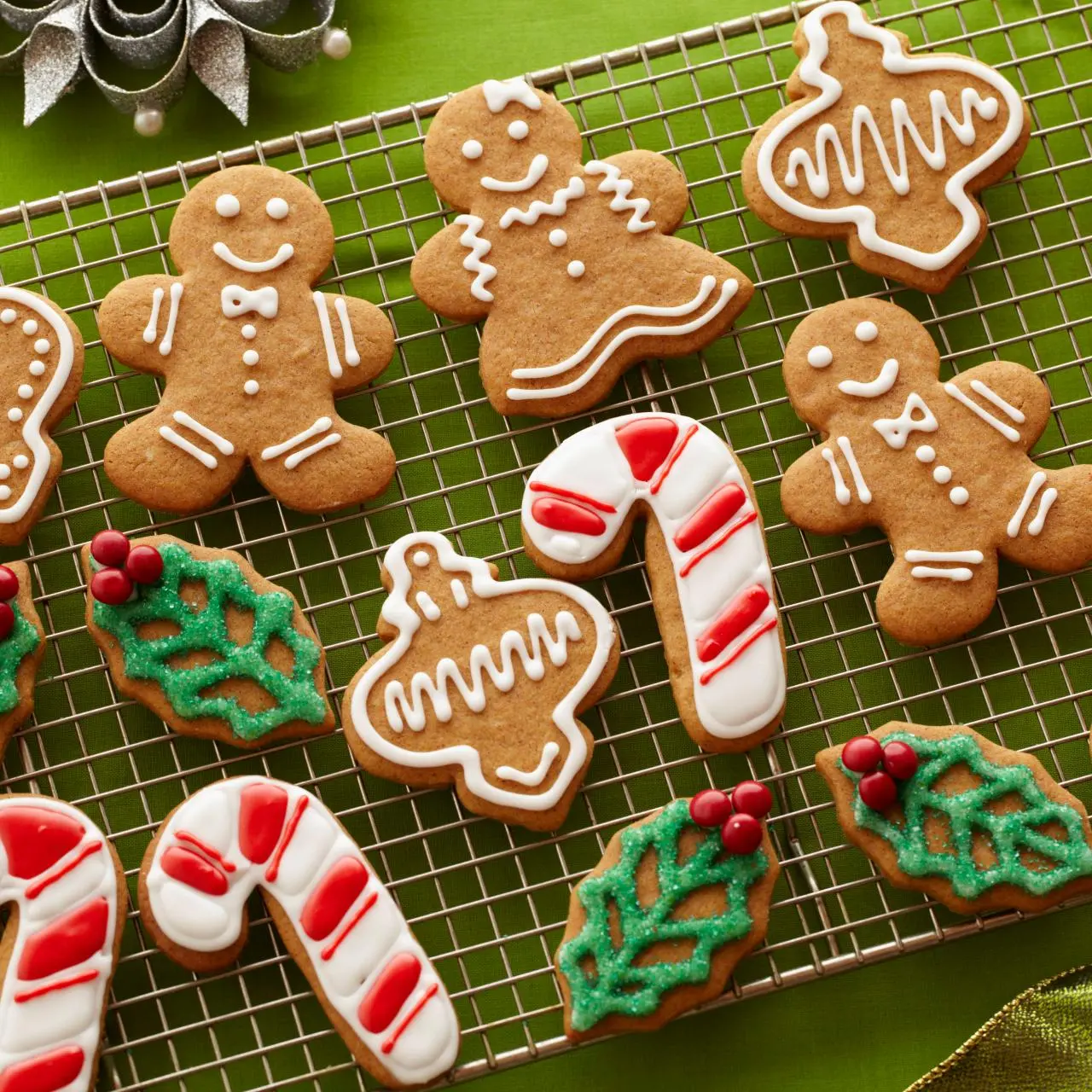 how to make iced gingerbread cookies