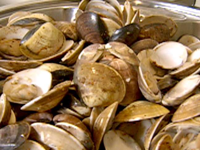 Manila Clams in Garlic and Beer Recipe - Chef's Resource Recipes