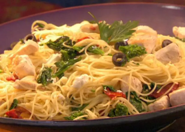 5 Ingredient Sauteed Chicken and Broccoli Rabe with Black Olives ...