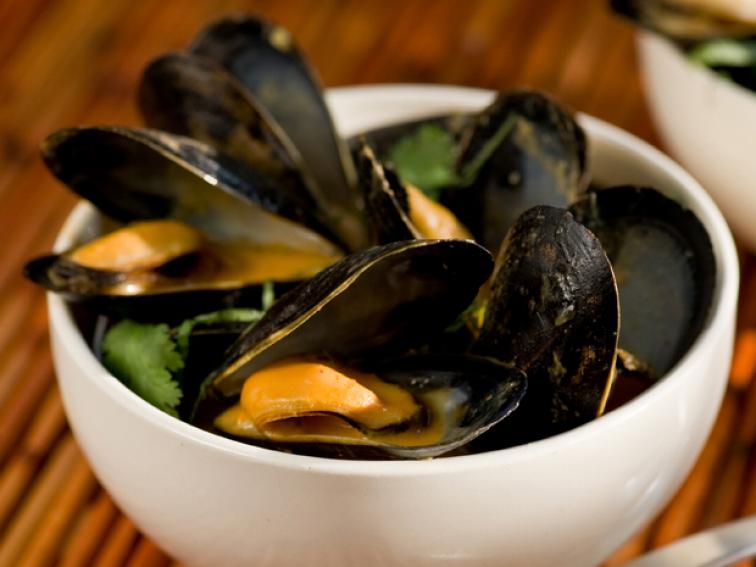 Thai Red Curry Mussels Recipe | Bobby Flay | Food Network