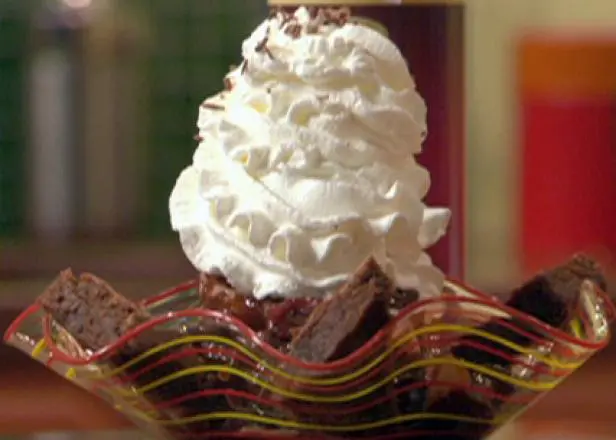 Chocolate-Raspberry Sundaes Recipe | Rachael Ray | Food Network