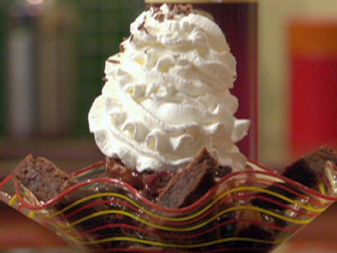 Chocolate-Raspberry Sundaes Recipe | Rachael Ray | Food Network