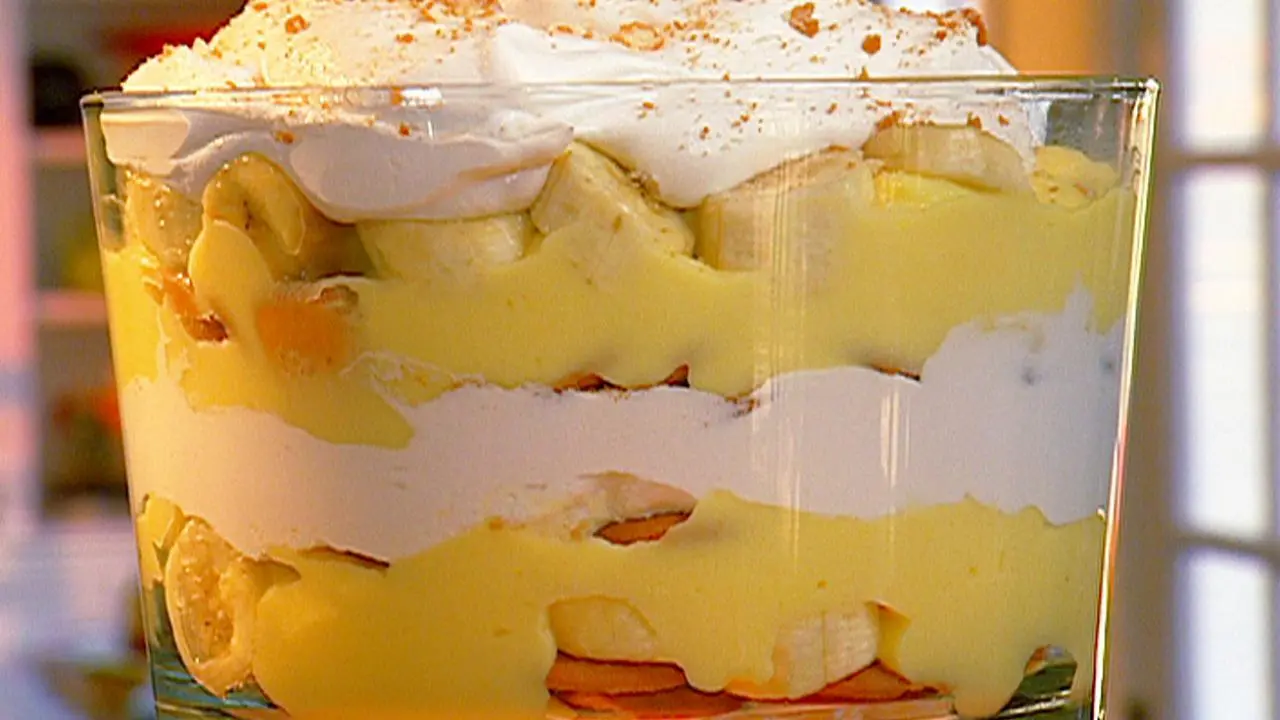 Mama Daisy's Banana Pudding Recipe | The Neelys | Food Network