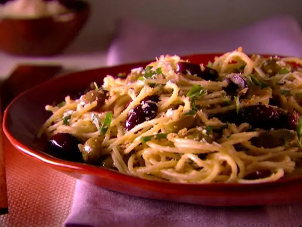 Spaghetti with Olives and Bread Crumbs Recipe | Giada De Laurentiis ...