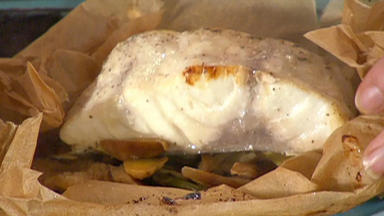Ginger-Garlic Fish in Parchment Recipe | Rachael Ray | Food Network