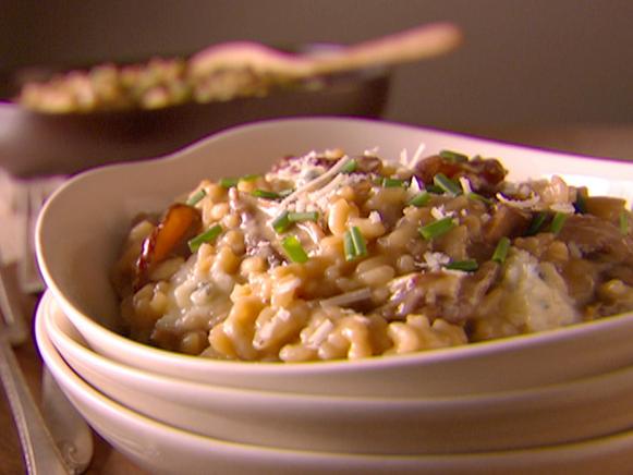 Gorgonzola and Porcini Mushroom Risotto Recipe | Giada De Laurentiis | Food Network