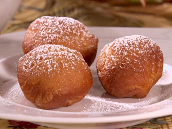 Beignets with Raspberry Sauce Recipe | Sandra Lee | Food Network