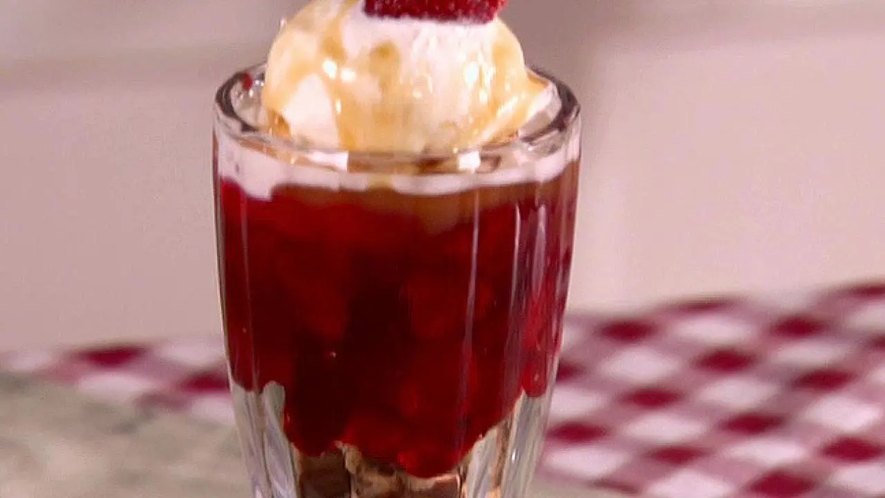Strawberry Parfait Recipe | Sandra Lee | Food Network