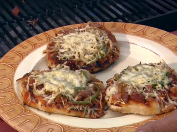Neelys BBQ Pizza Recipe | The Neelys | Food Network