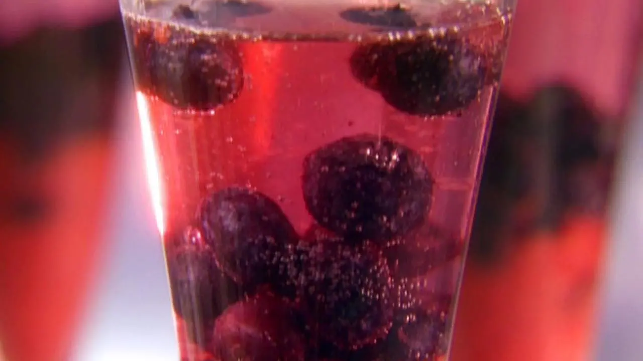 Berry Berry Fizz Recipe | Sunny Anderson | Food Network