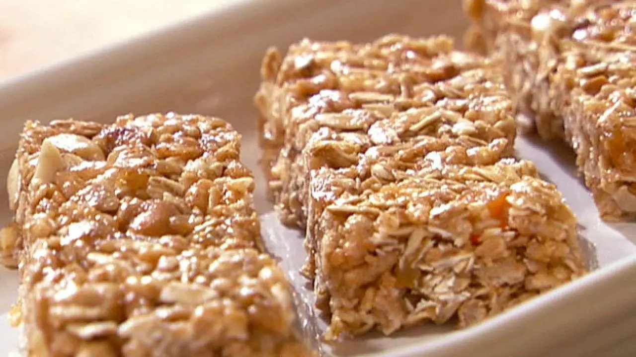 Oatmeal Peanut Butter Energy Bars Recipe | Dana Angelo White, M.S., R.D ...