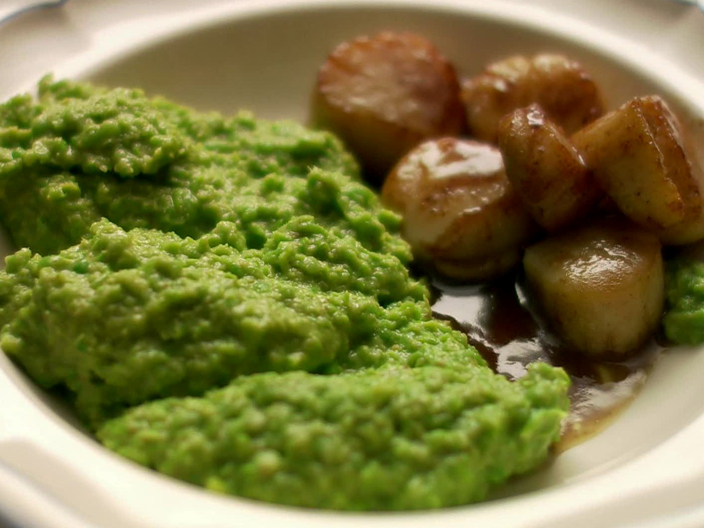 Scallops with Thai-Scented Pea Puree Recipe - Chef's Resource Recipes