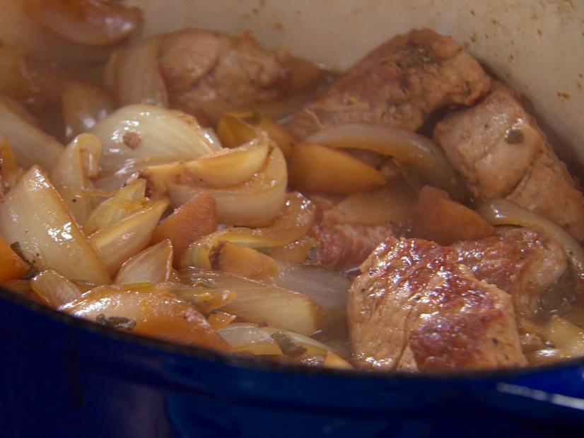 Potted Pork Tenderloin with Sweet Onions and Apple Recipe | Rachael Ray ...