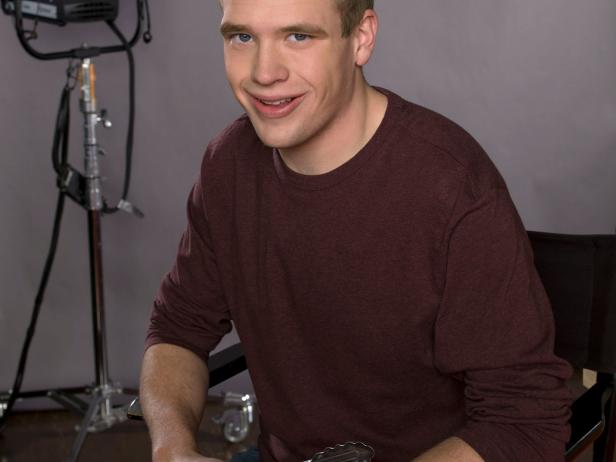 Shane Lyons | Food Network