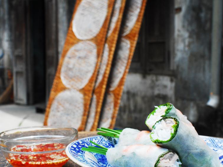 Soft Rice Paper Rolls with Prawns and Pork: Goi Cuon Recipe | Food Network
