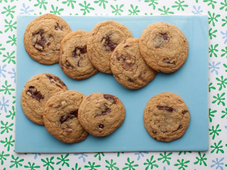 Throwdown Chocolate Chip Cookies Recipe | Bobby Flay | Food Network