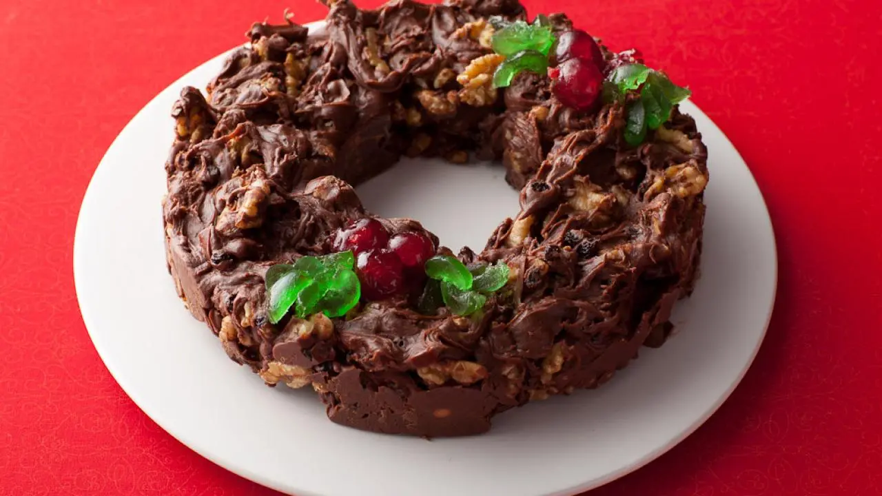 Five-Minute Fudge Wreath Recipe | Rachael Ray | Food Network