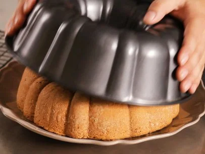 how to bake cake the video