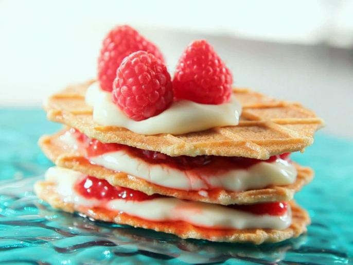 Vanilla Pudding Raspberry Napoleon Recipe | Sandra Lee | Food Network