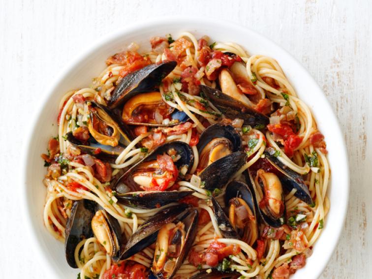 Spaghetti With Mussels and Bacon Recipe | Food Network Kitchen | Food ...
