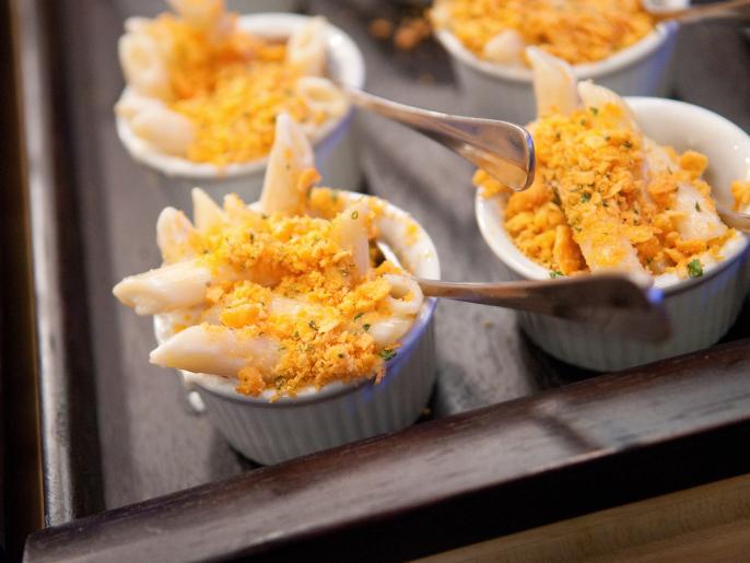 Three Cheese Mac with Cheez-It Herb Crumb Crust Recipe | Justin Balmes ...