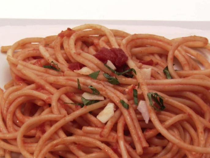 Bucatini with Tomato Sauce and Fresh Basil Recipe | Food Network