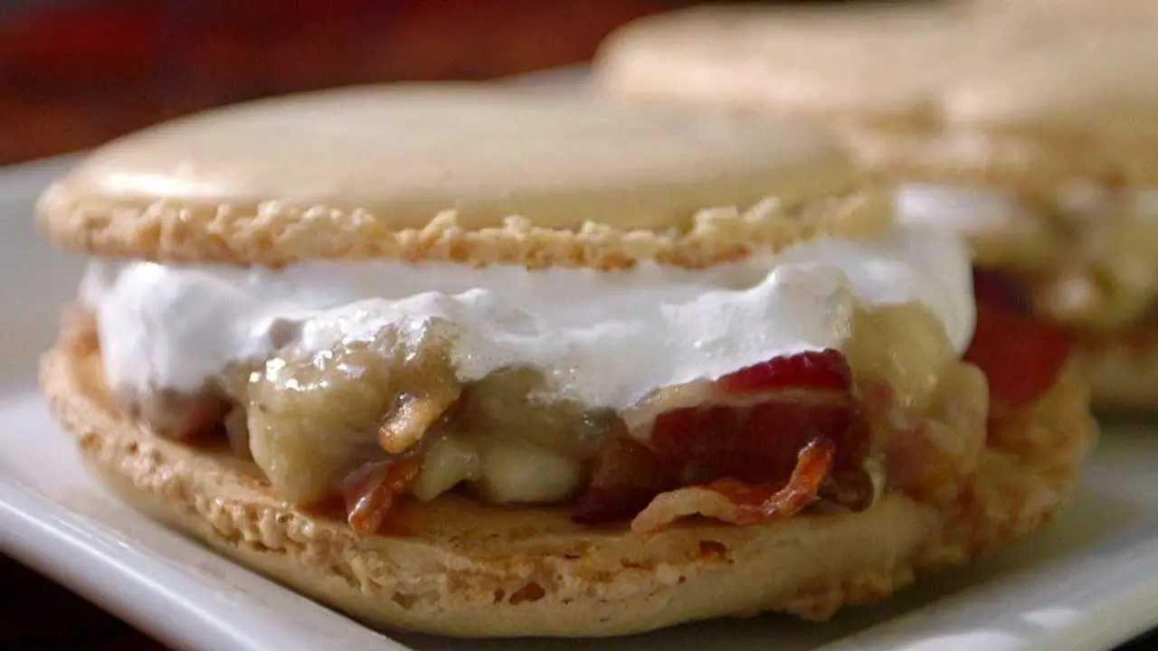 Elvis Moon Pie Recipe | Eric Greenspan | Food Network