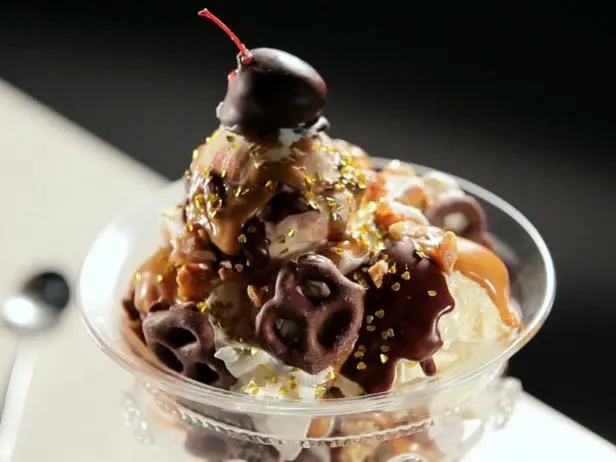 Sandy's Sundae Recipe | Sandra Lee | Food Network