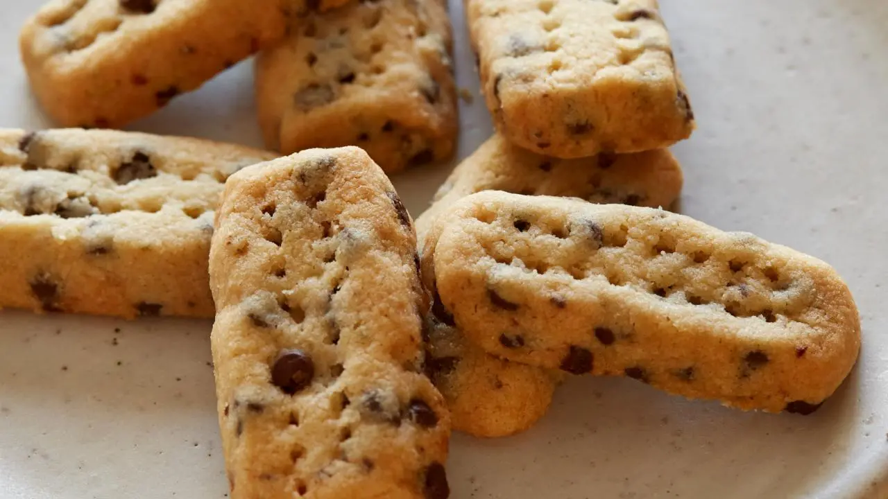 Chocolate Chip Shortbread Cookies Recipe | Melissa d'Arabian | Food Network