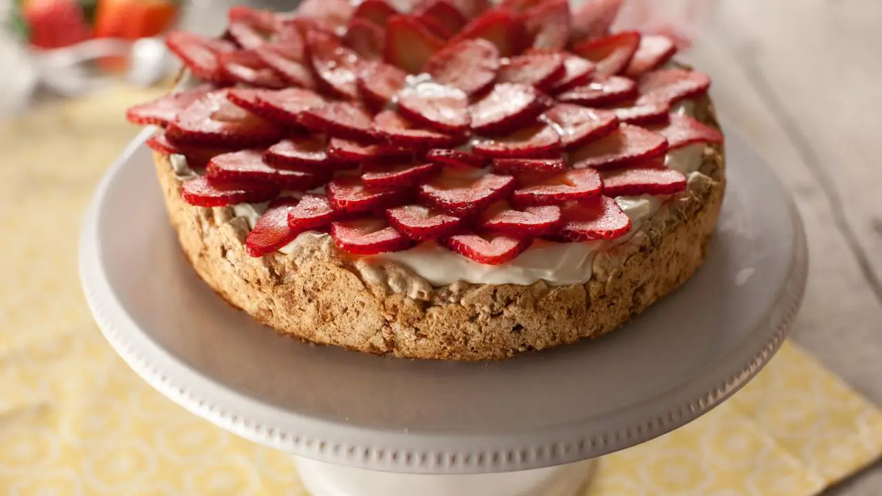 Strawberry Meringue Cake (Mostachon) Recipe | Marcela Valladolid | Food ...