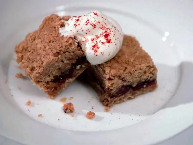 Caramelito Cookies with Vanilla Whipped Cream and Candied Nuts Recipe ...