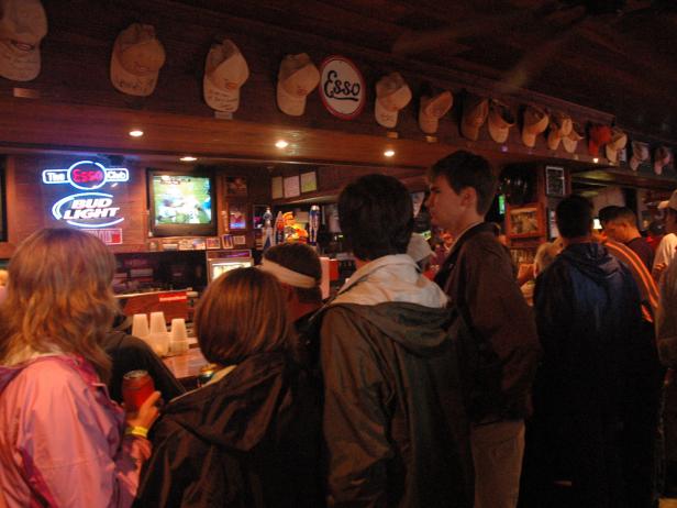 The Esso Club | Restaurants : Food Network | Food Network