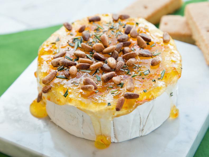 10 Ways to Dress Up a Wheel of Brie | Thanksgiving Entertaining Recipes ...