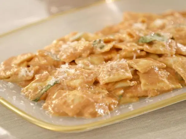 Cheese Ravioletti in Pink Sauce Recipe | Giada De Laurentiis | Food Network