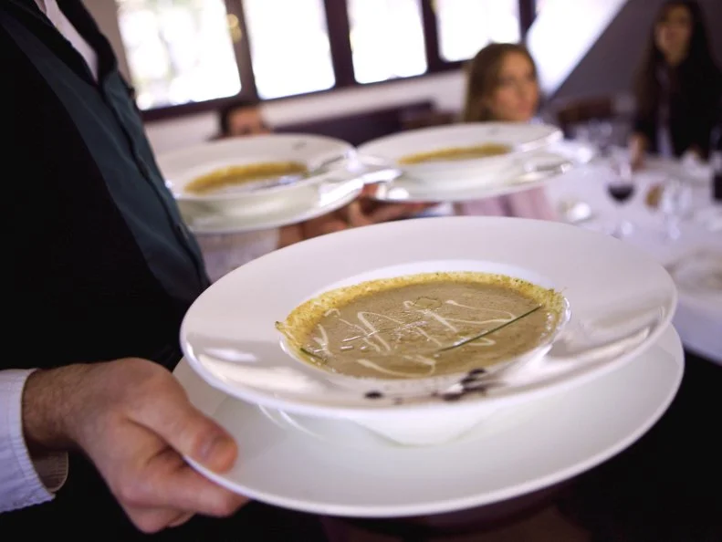 10 Food Safety Deal Breakers at Restaurants : Food Network | Food Network