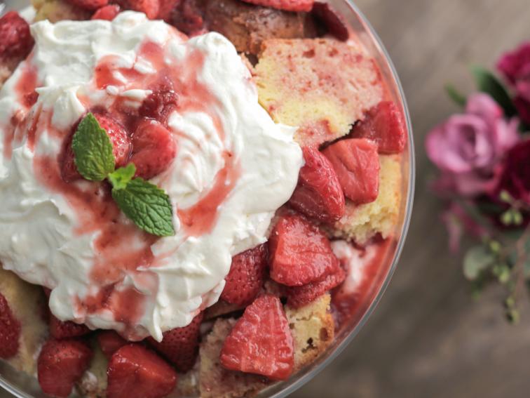 Strawberry Shortcake Trifle Recipe Valerie Bertinelli Food Network 