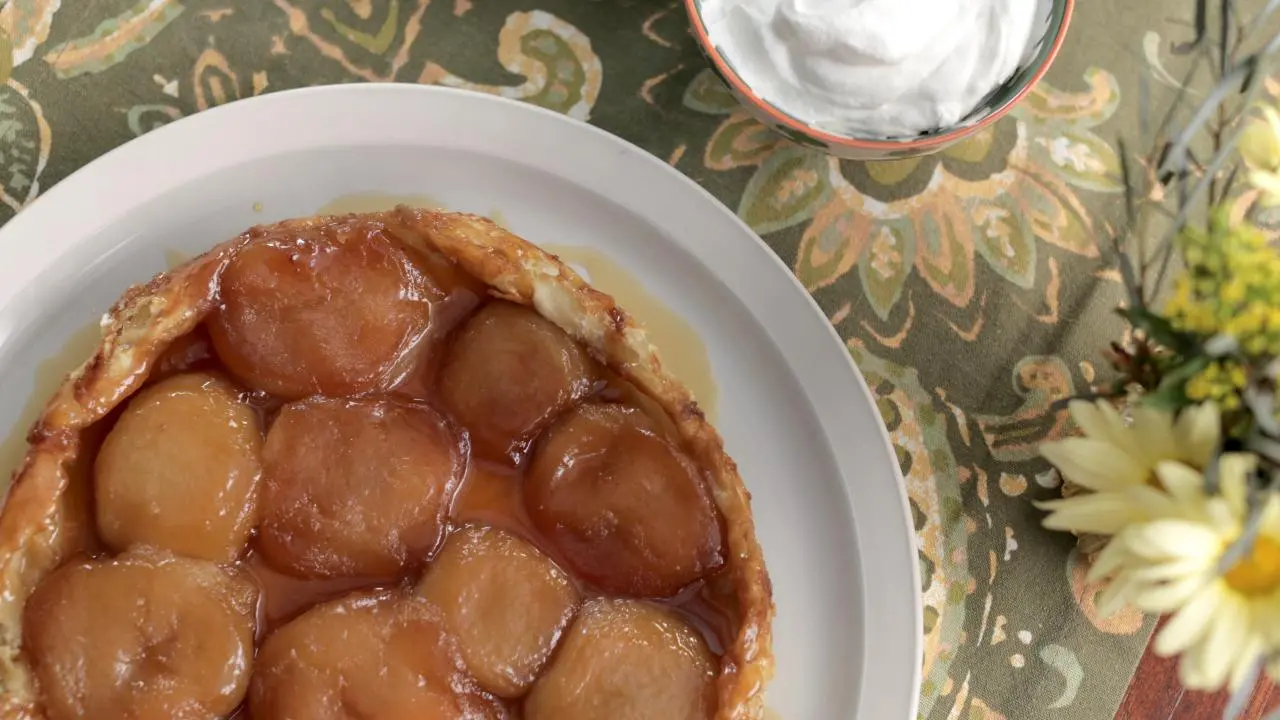 Caramel Apple Tarte Tatin Recipe | Valerie Bertinelli | Food Network