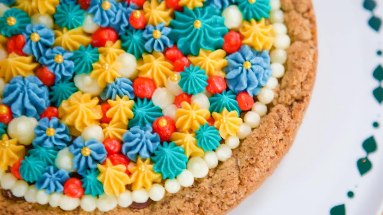 Chocolate Chip Cookie Cake Recipe | Molly Yeh | Food Network