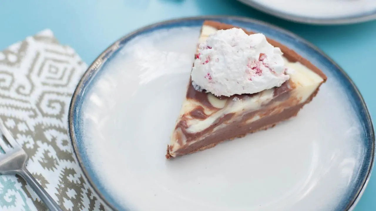 Chocolate and Vanilla Pudding Swirl Pie Recipe | Trisha Yearwood | Food ...