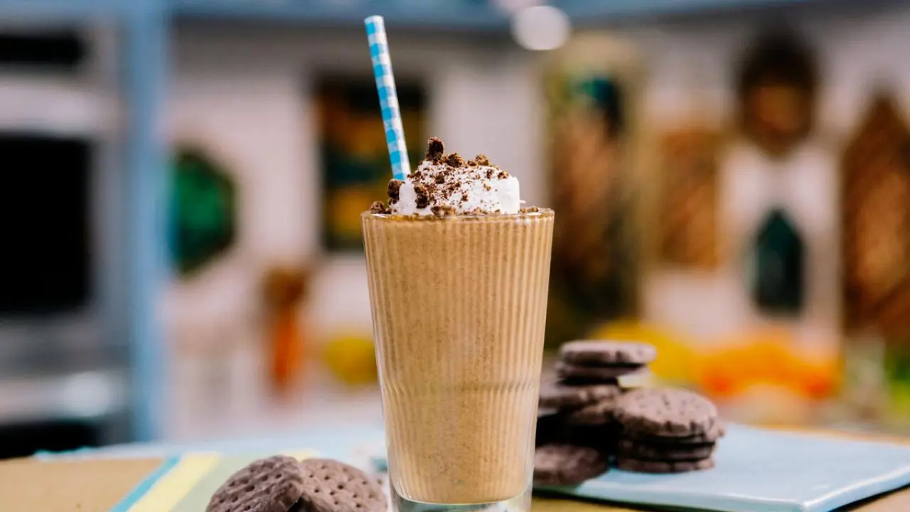 Thin Mint Milkshake Recipe | Katie Lee Biegel | Food Network