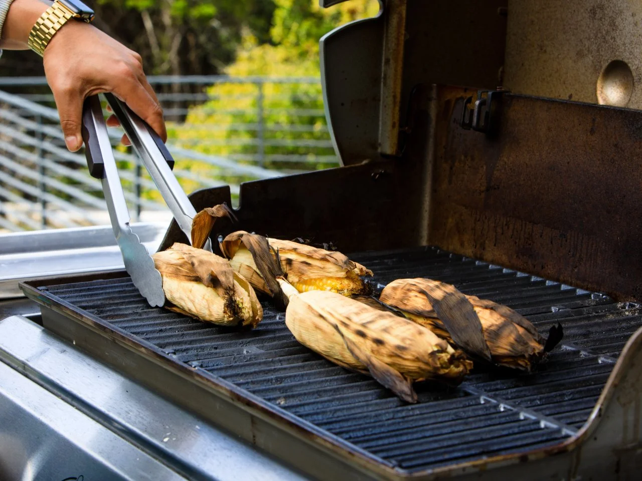 how to cook corn gas grill