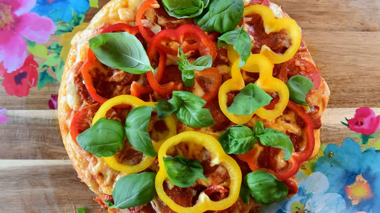 Upside-Down Red Cheesy Pizza Recipe | Ree Drummond | Food Network