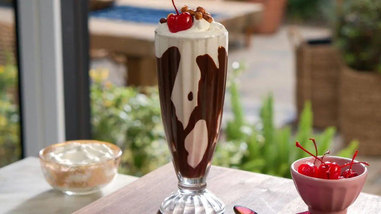 Hot Fudge Milkshakes Recipe | Valerie Bertinelli | Food Network