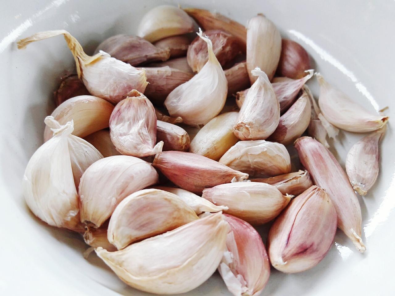 What Is A Clove Of Garlic Cooking School Food Network What Is A Clove Of Garlic Cooking School Food Network